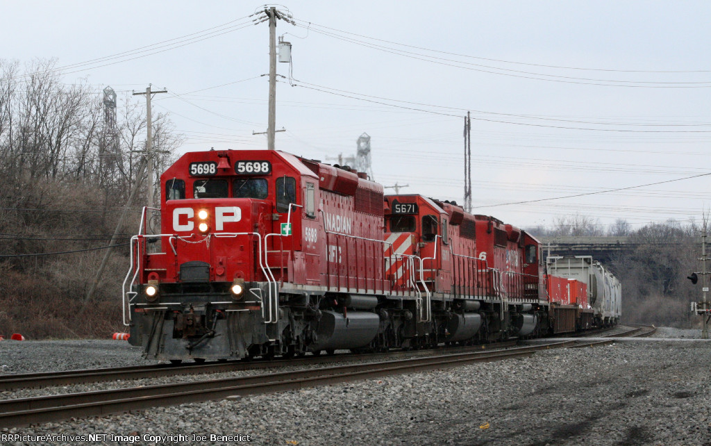 CP 5698 on D&H 158-03